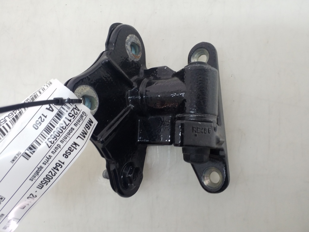 Naudotas Mercedes Benz ML-Class Galinių šoninių durų vyris apatinis ...