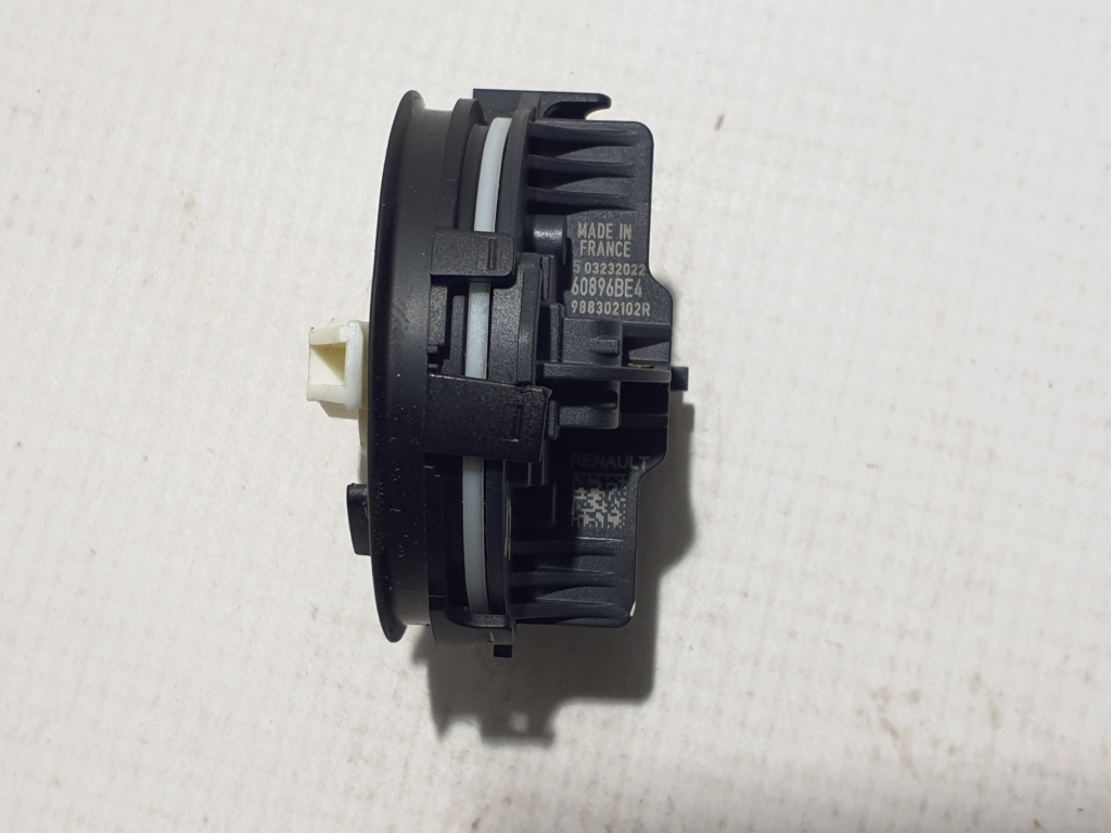 Used RENAULT Megane E-Tech Airbag sensor 988302102R