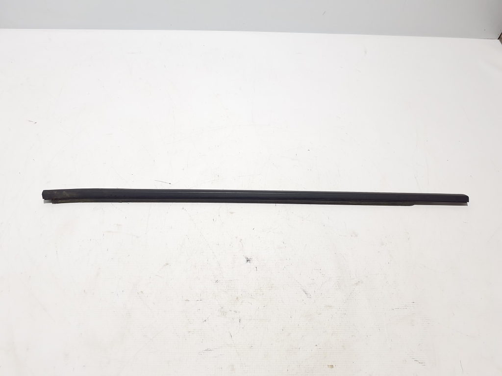 Used RENAULT Megane E-Tech Front door strip to the glass exterior ...