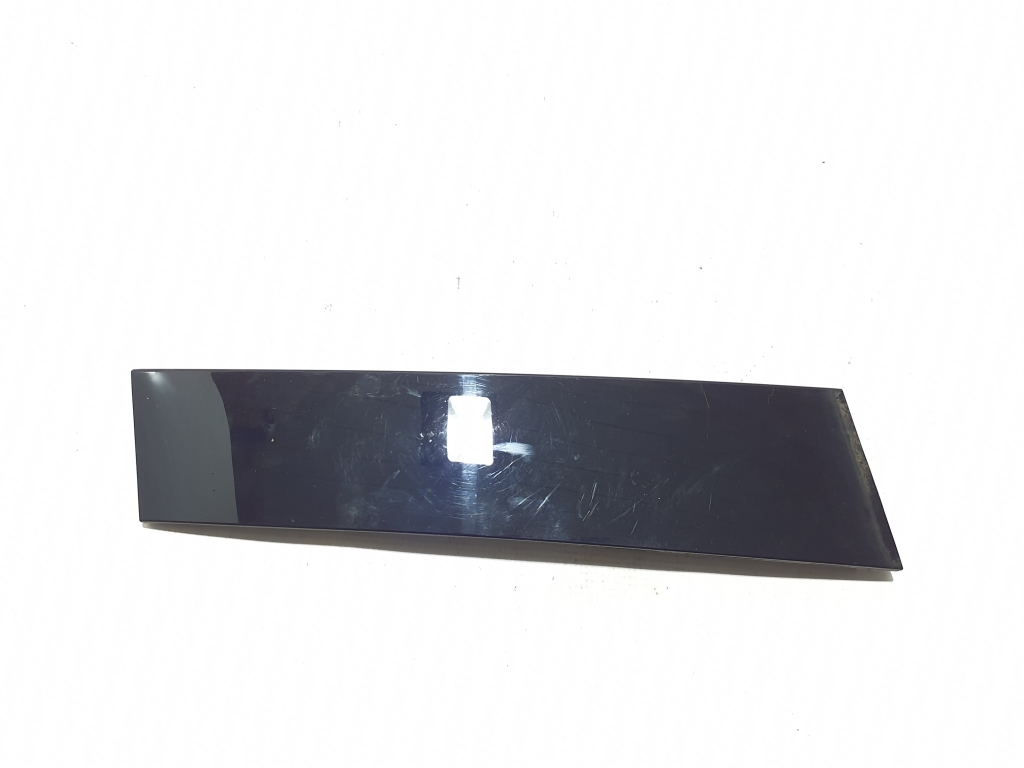 Used RENAULT Megane E-Tech Rear side door strip to glass outer 822831302R