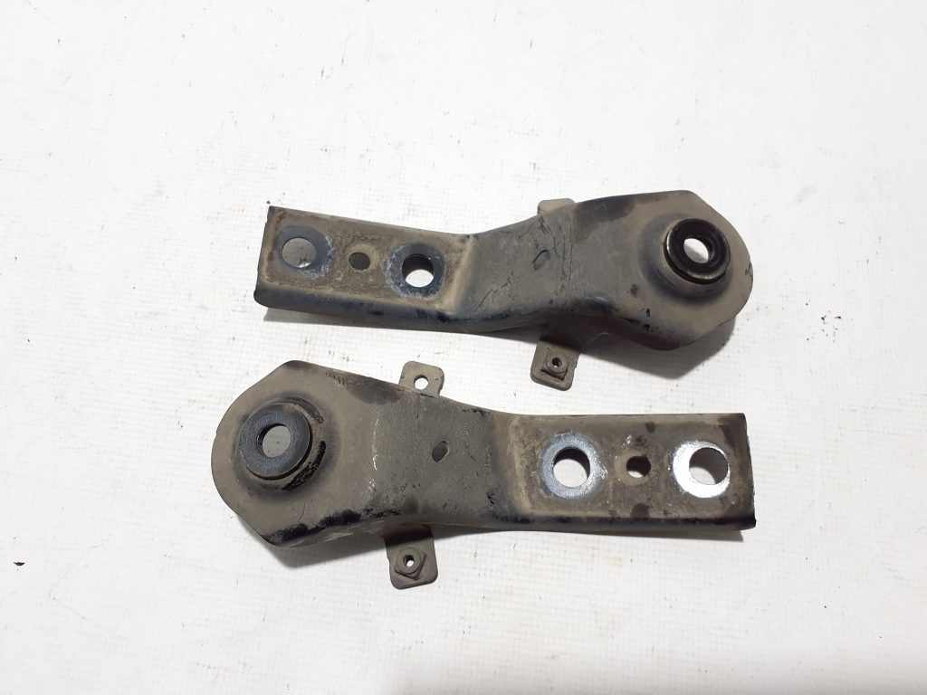 Used RENAULT Megane E-Tech Rear axle bracket 554528489R