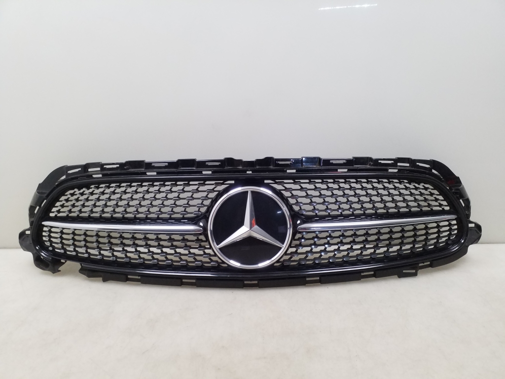 Used Mercedes Benz E-Class Front grille A2388883100