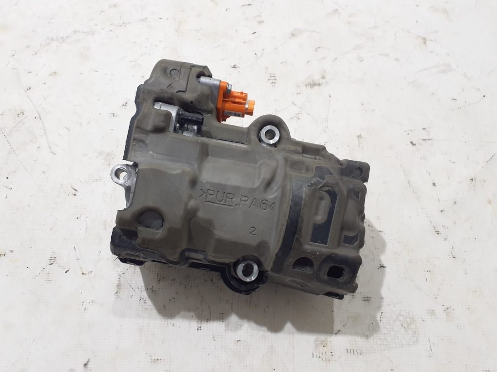 Used RENAULT Megane E-Tech Air conditioner compressor 926005MZ1A