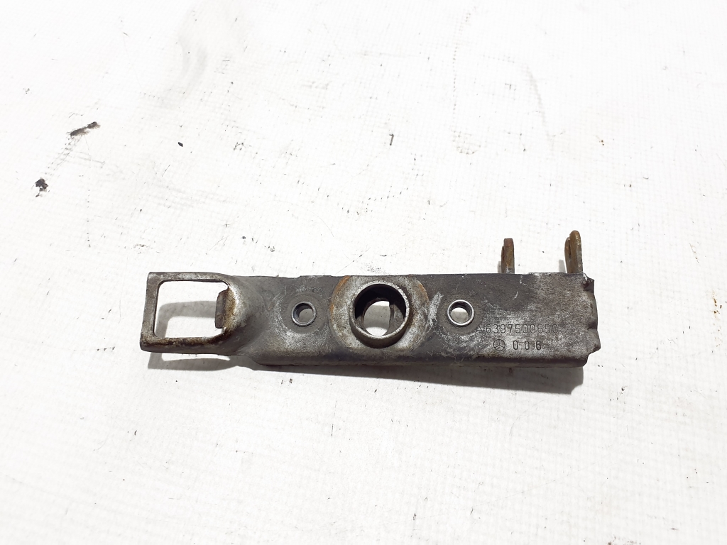 Used Mercedes Benz Vito Engine cover lock A6397500650