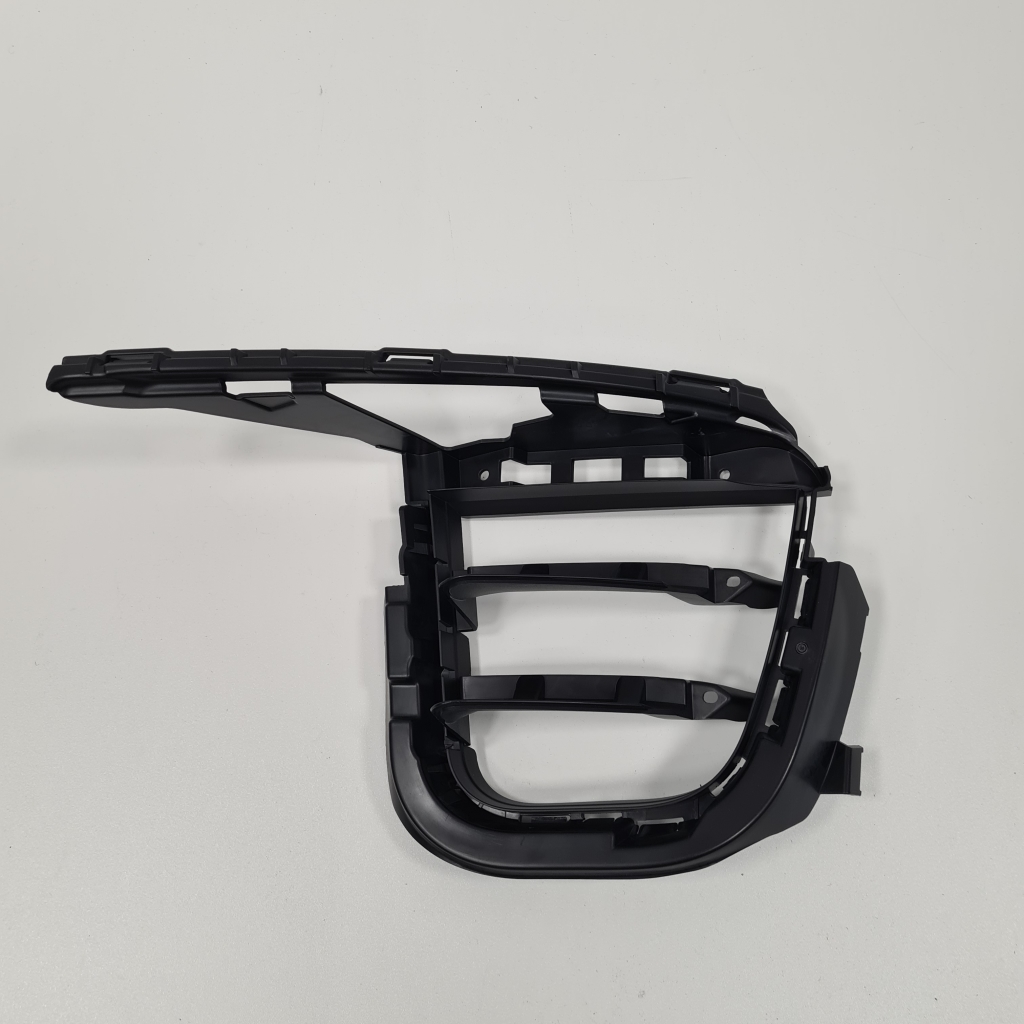 Used Porsche Macan Front bumper lower grille 95B8076811E0