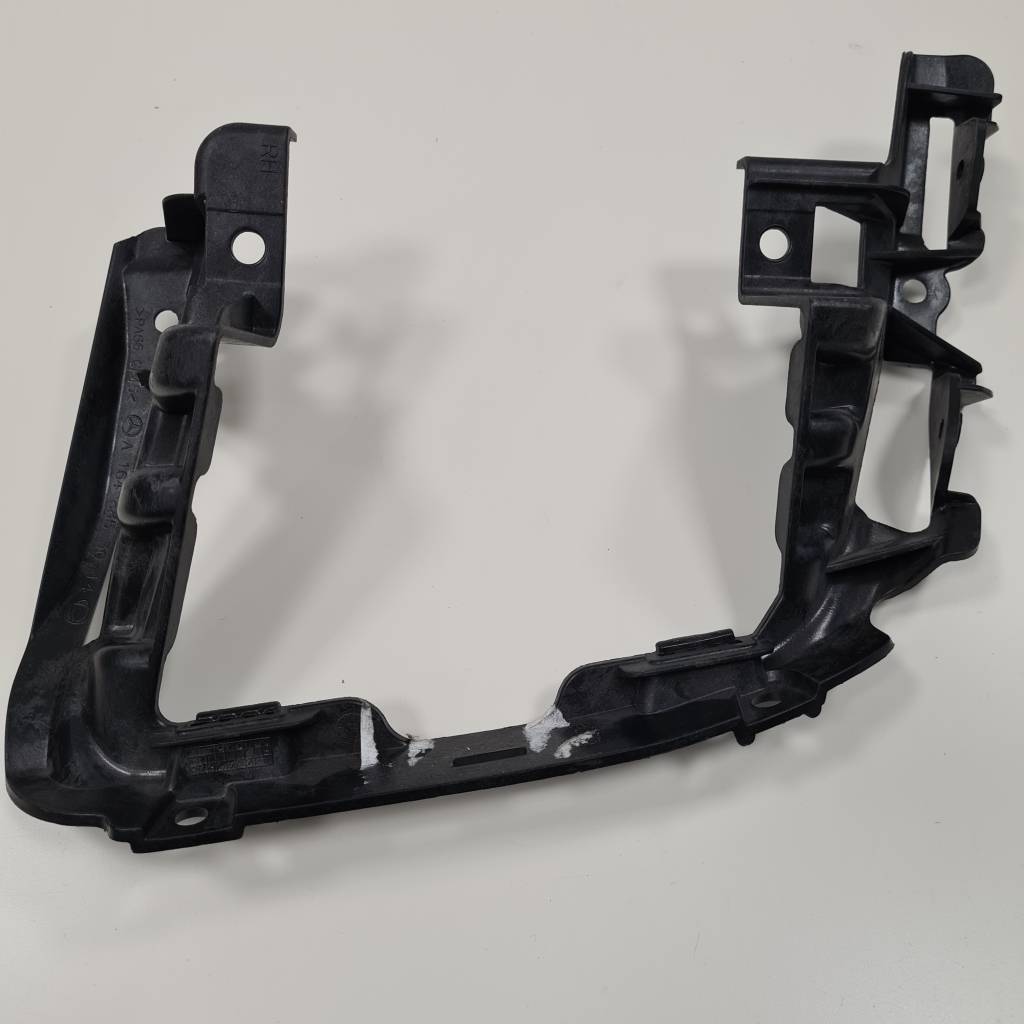 Used Mercedes Benz GL-Class Rear bumper bracket A1648853014