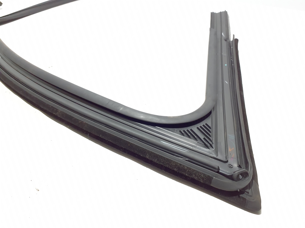 Used Dacia Sandero Front door sealing rubber 803314014R