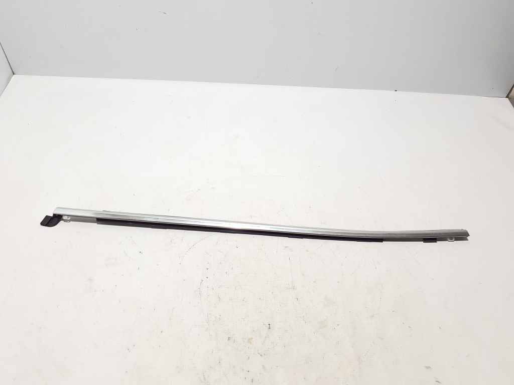 Used VOLVO XC60 Rear side door strip to glass outer 31693183