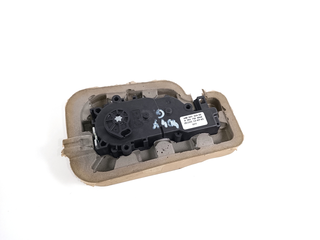 Used Mercedes Benz CLS-Class Trunk lid electric retractor A2047500060