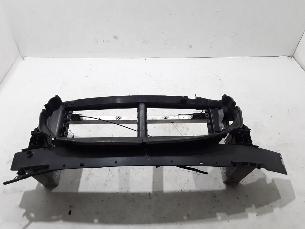 Used VOLVO XC60 The middle part of the front frame 31688773