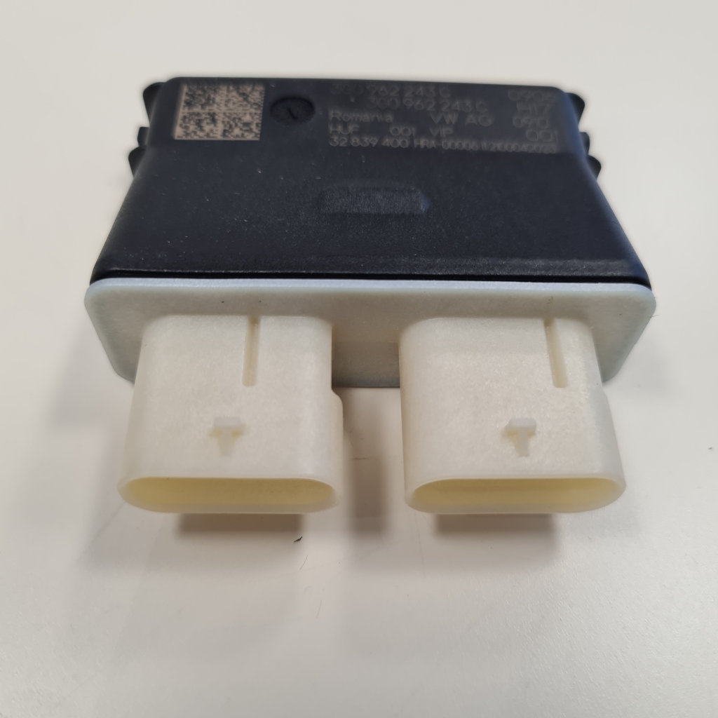 Used AUDI Q5 Trunk lid control module 3G0962243C