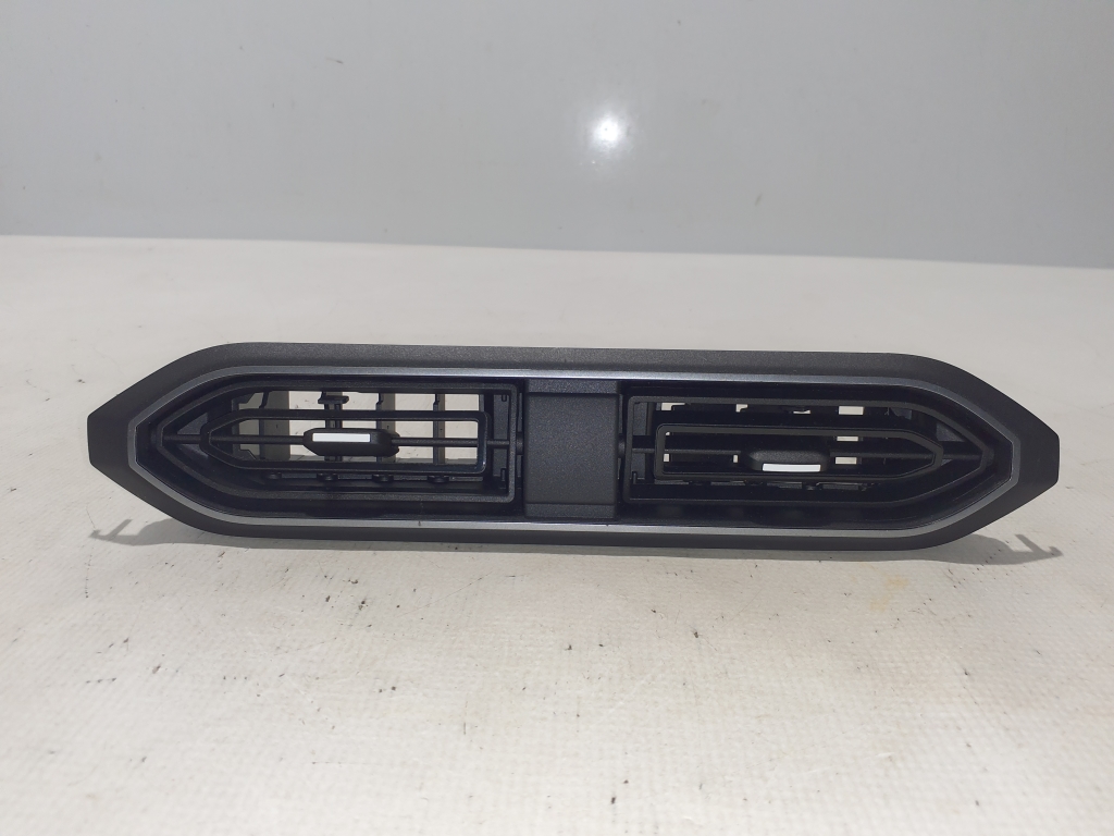 Used Dacia Sandero Interior panel ventilation grilles 687605385R
