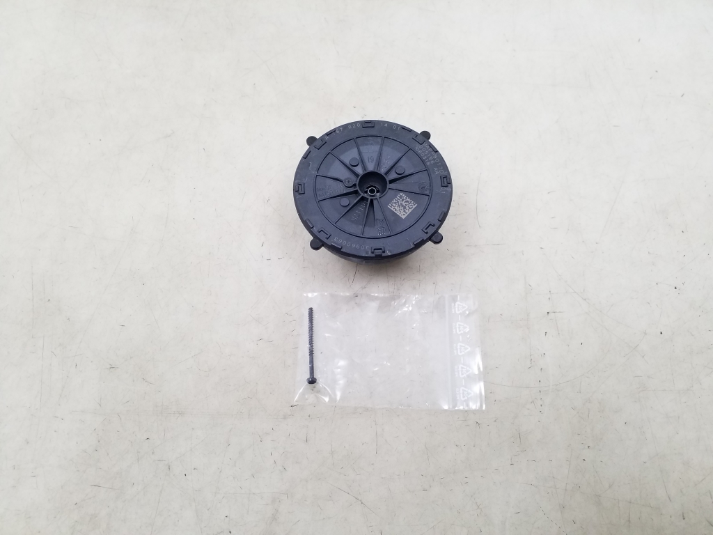 Naudotas Mercedes Benz GLS Šoninio veidrodėlio kita detalė A1678201401