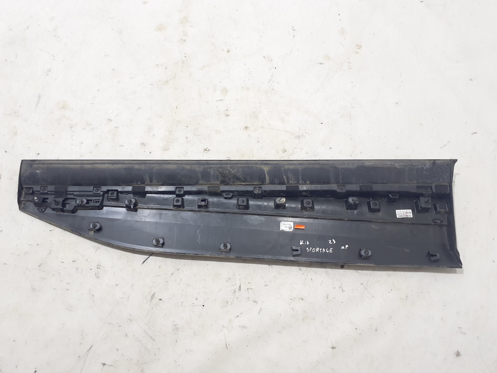 Used Kia Sportage Front door strip 87721R2300