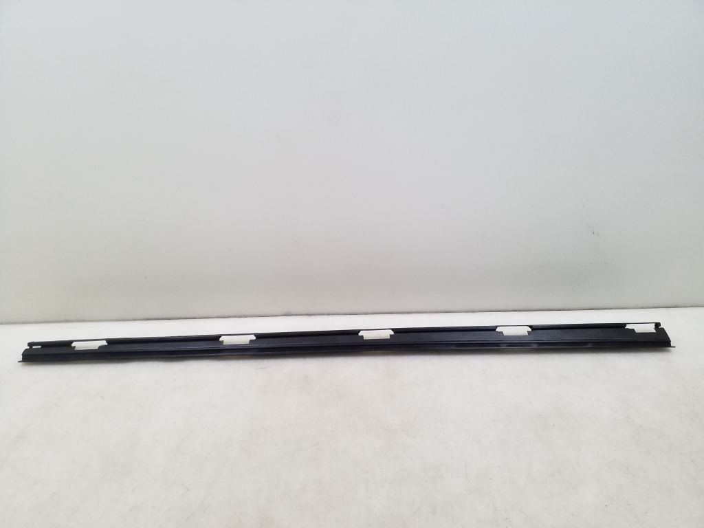 Used Mercedes Benz GLS Exterior sill trim bracket A1676988101