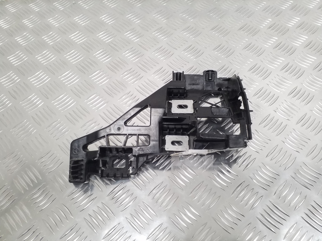 Used Mercedes Benz E-Class Rear bumper bracket A2138851665
