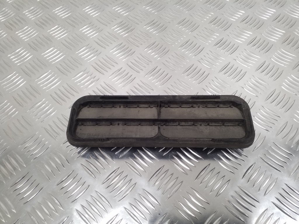 Used Mercedes Benz C-Class Rear wing ventilation grille A2058301201