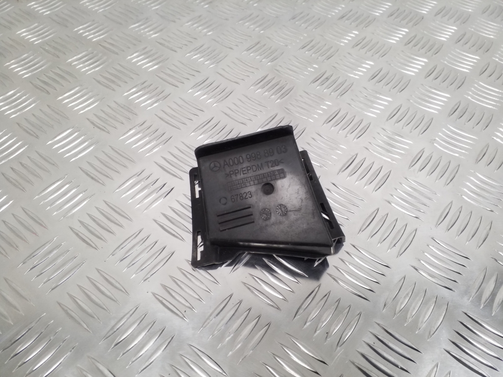 Used Mercedes Benz E-Class Other part of the front bumper A0009988903