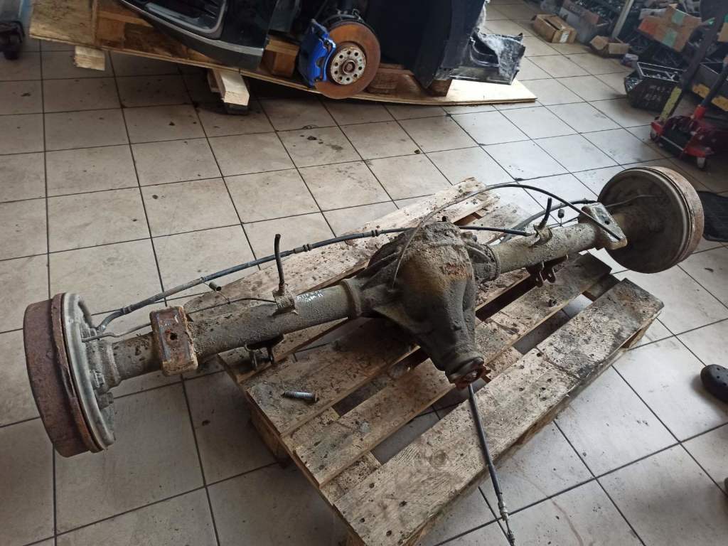 Used Volkswagen Amarok Rear axle and its details 2H0501011AN