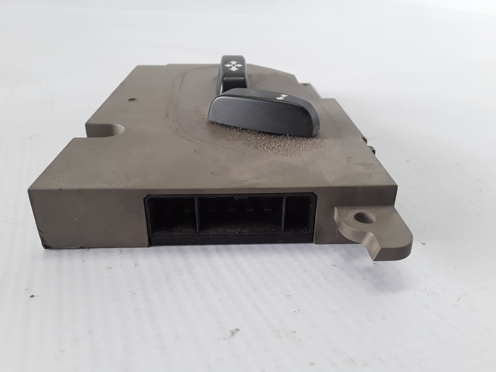 Naudotas VOLVO XC90 Priekinės sėdynės valdymo jungiklis sėdynėje 30739692