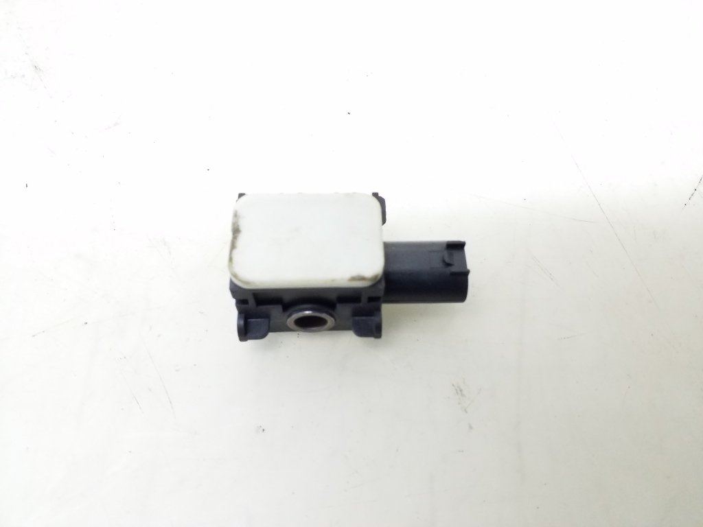 Used Mercedes Benz ML-Class Airbag sensor A0038202826