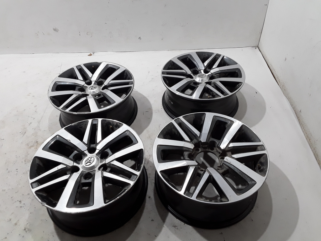 Used TOYOTA Hilux Rim set