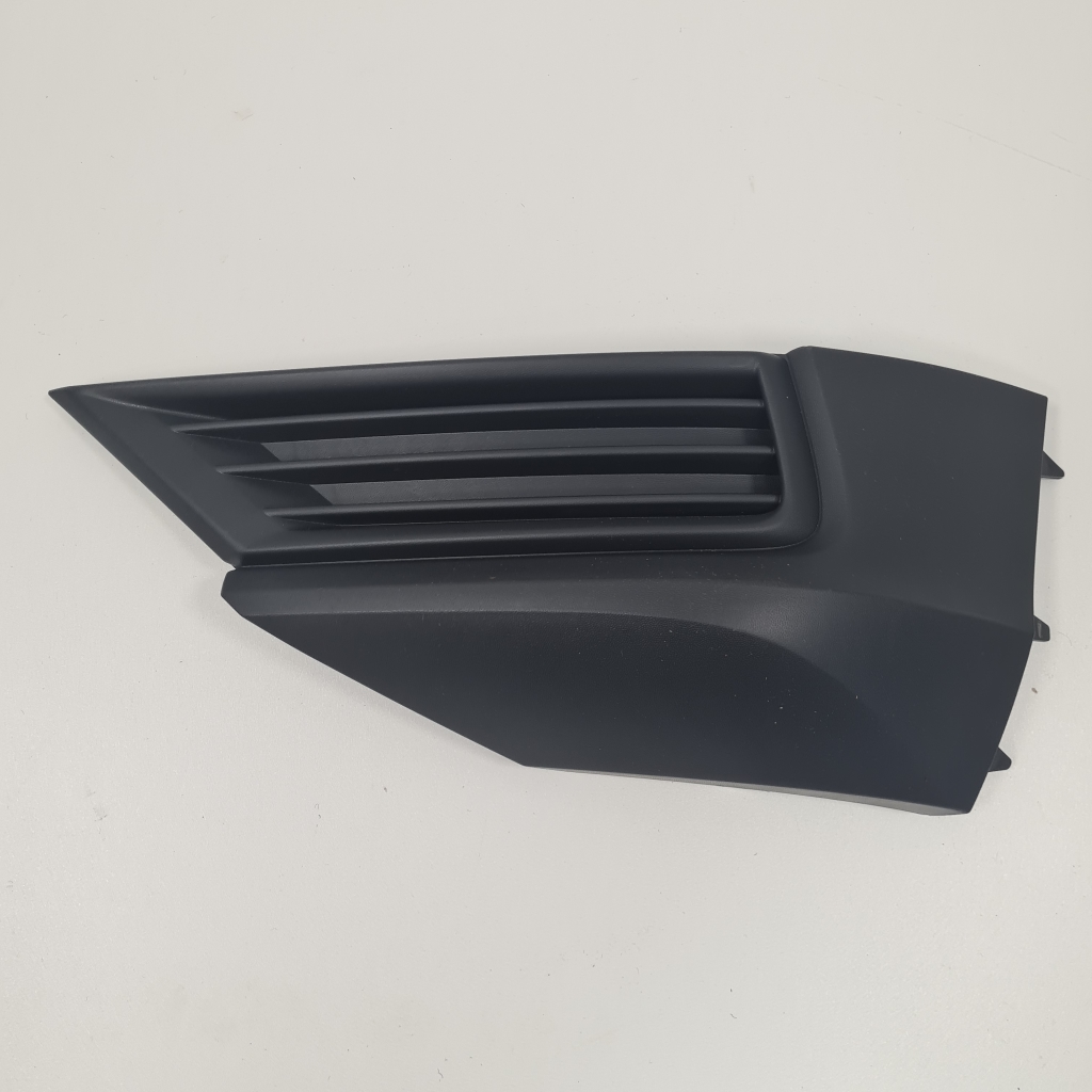 Used Volkswagen Tiguan Front bumper lower grille 5NA8532119B9