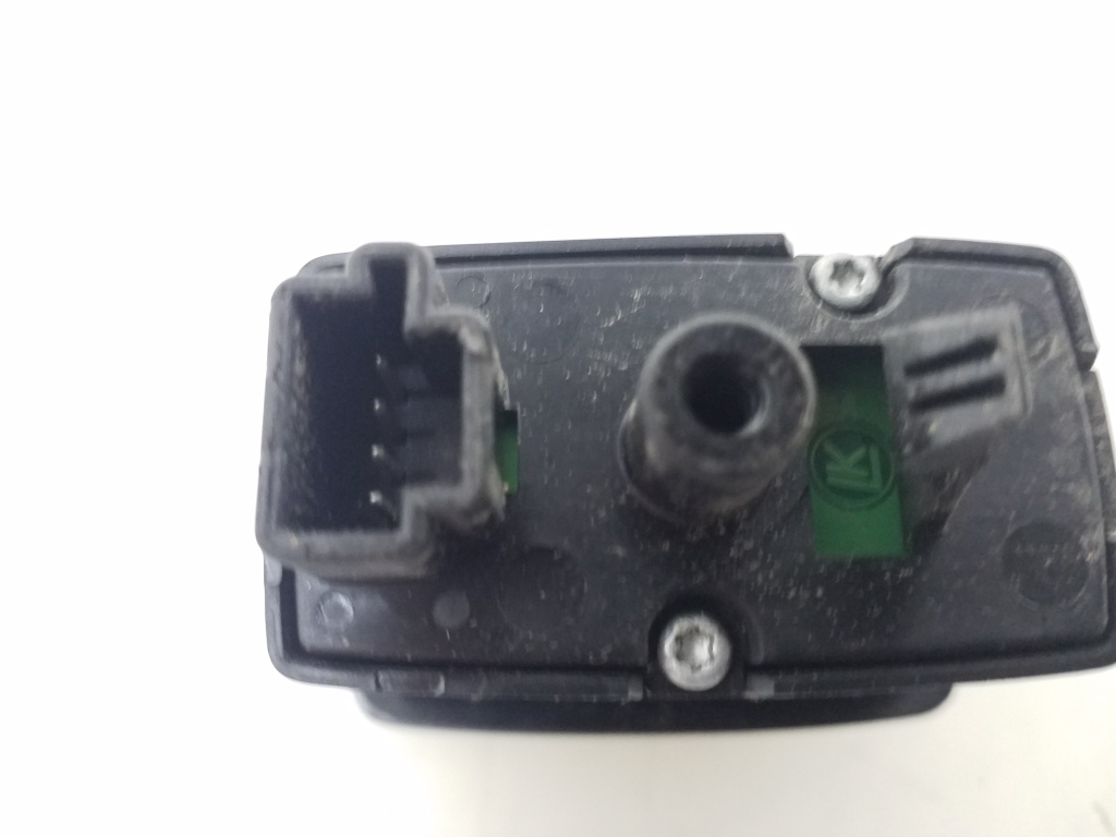 Used Mercedes Benz ML-Class Rear side door glass switch A2518200510