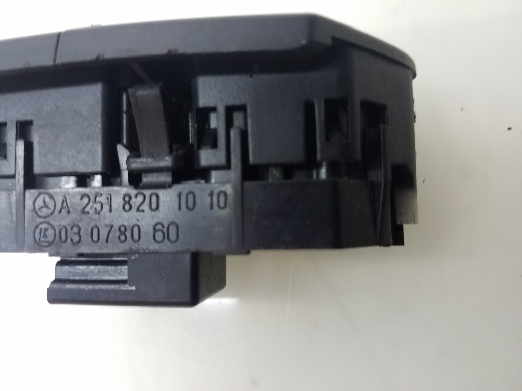 Used Mercedes Benz ML-Class Door lock unlock switch A2518201010