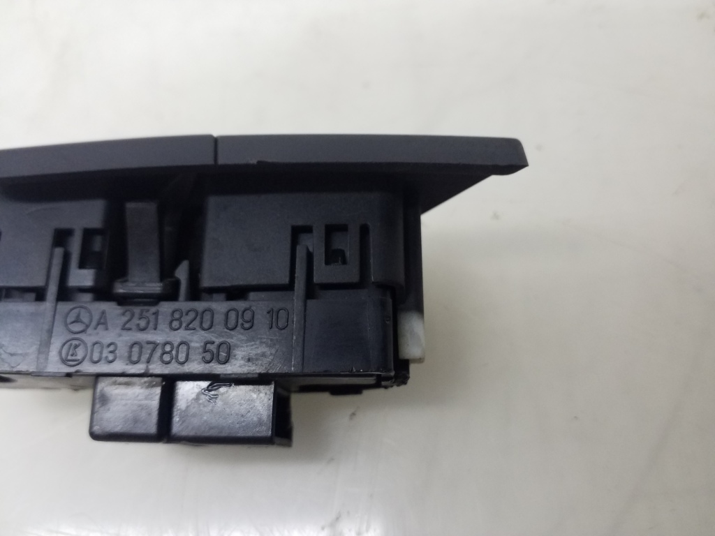 Used Mercedes Benz ML-Class Door lock unlock switch A2518200910