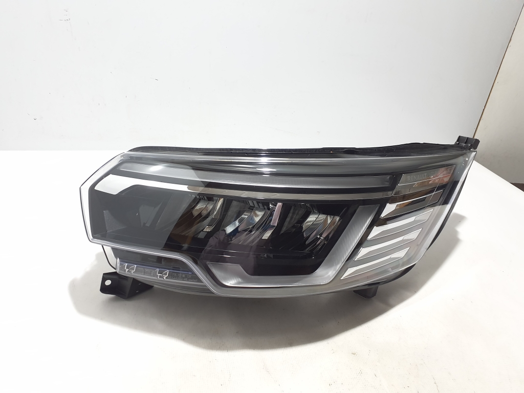 Used RENAULT Trafic Headlights 260601790R