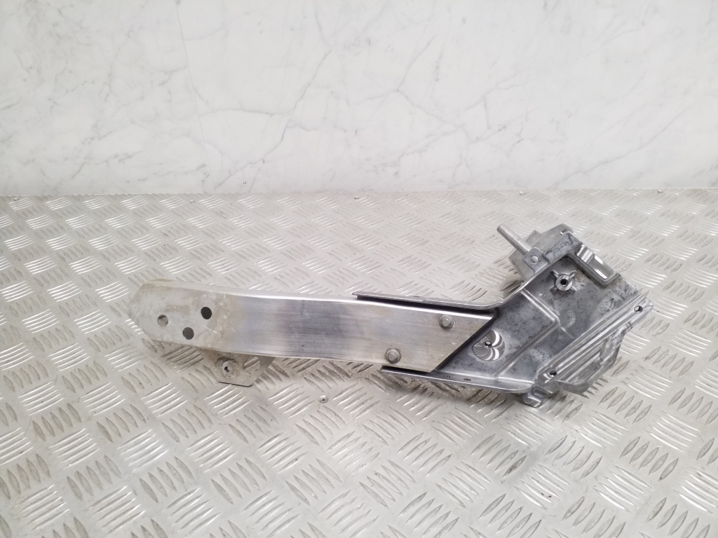 Used Mercedes Benz E-Class Other detail of the front frame A2536210700