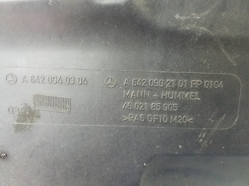Used Mercedes Benz ML-Class Air filter housing A6420902101
