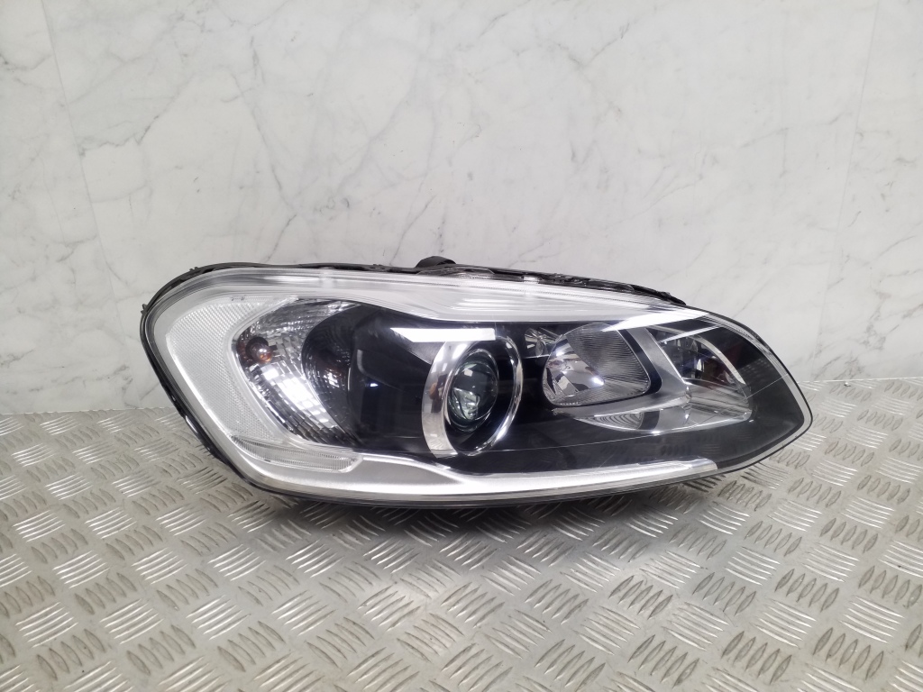 Naudotas VOLVO XC60 Priekinis žibintas 31698809