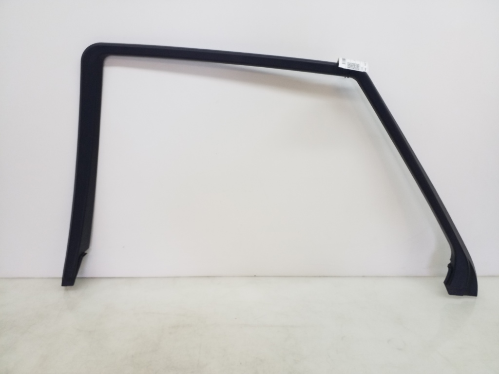 Used Mercedes Benz ML-Class Other detail of the rear side door A1647301070