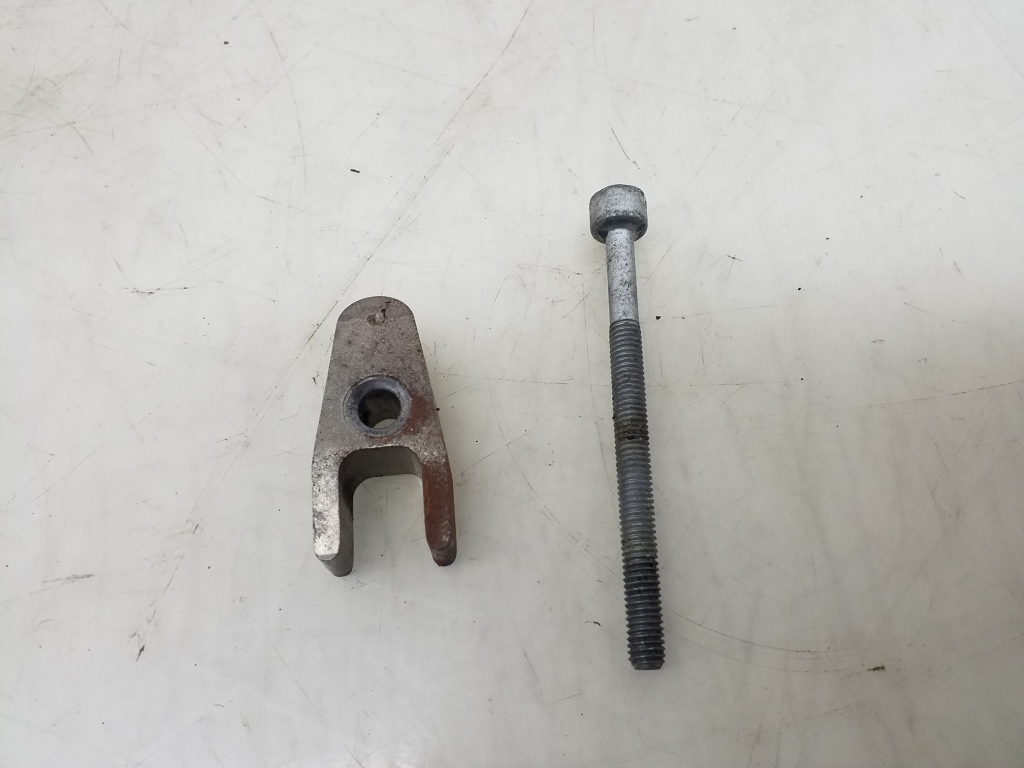 Used Mercedes Benz E-Class Fuel injector holder A6420160038