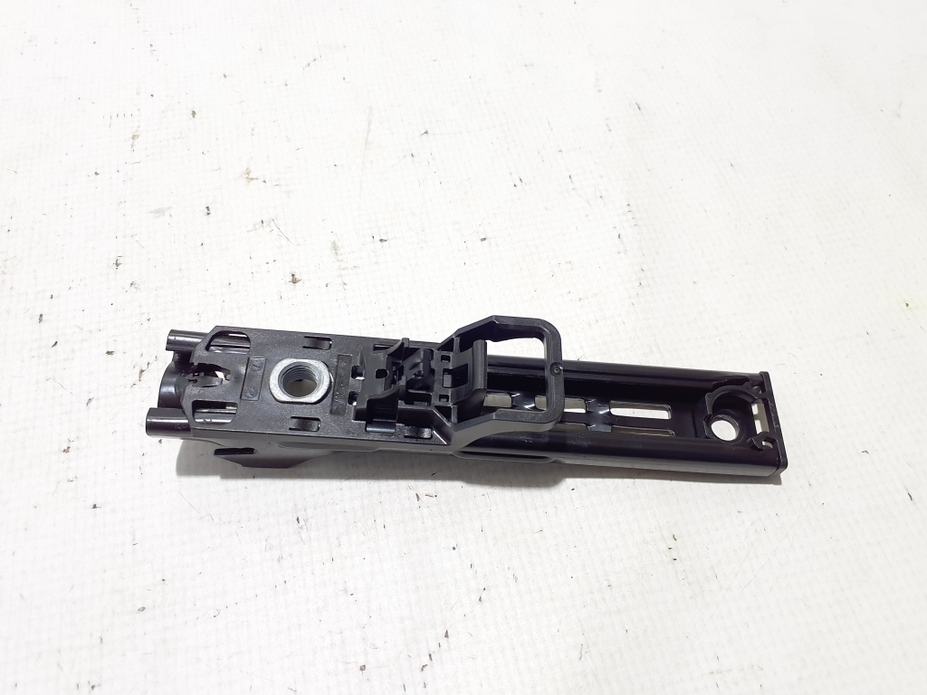 Used Skoda Kamiq Seat belt height adjuster 565857819A