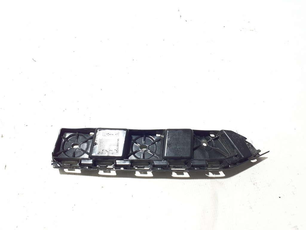 Used Skoda Kamiq Rear bumper bracket 658807393