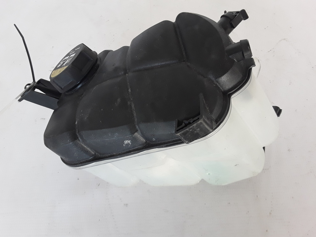 Used VOLVO XC60 Tank for coolant 31200321
