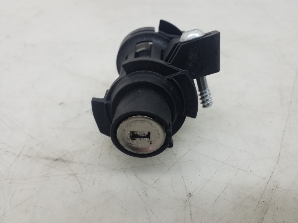 Used Mercedes Benz E-Class Tailgate lock A2047500061