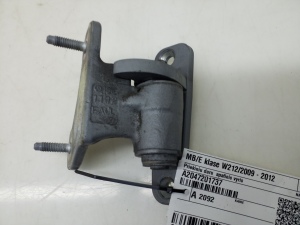 Naudotas Mercedes Benz E-Class Priekinių durų viršutinis vyris A2047201537