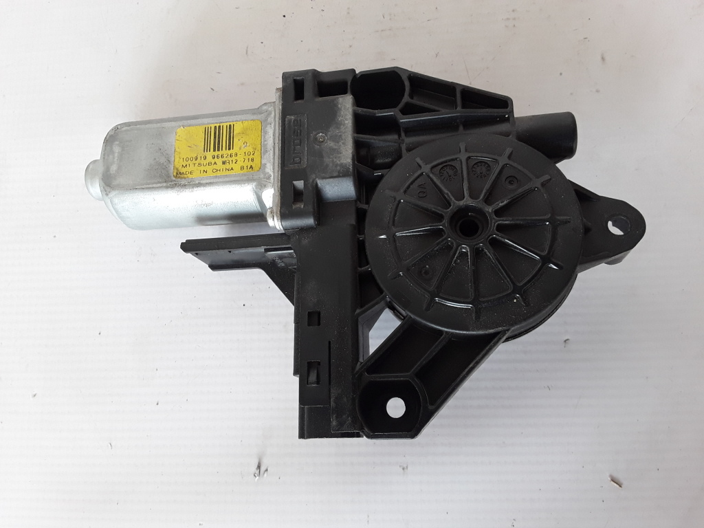 Naudotas VOLVO XC60 Priekinių durų stiklo pakėlėjo varikliukas 31253061