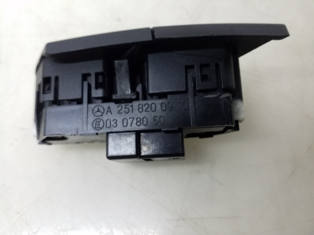 Used Mercedes Benz ML-Class Door lock unlock switch A2518200910