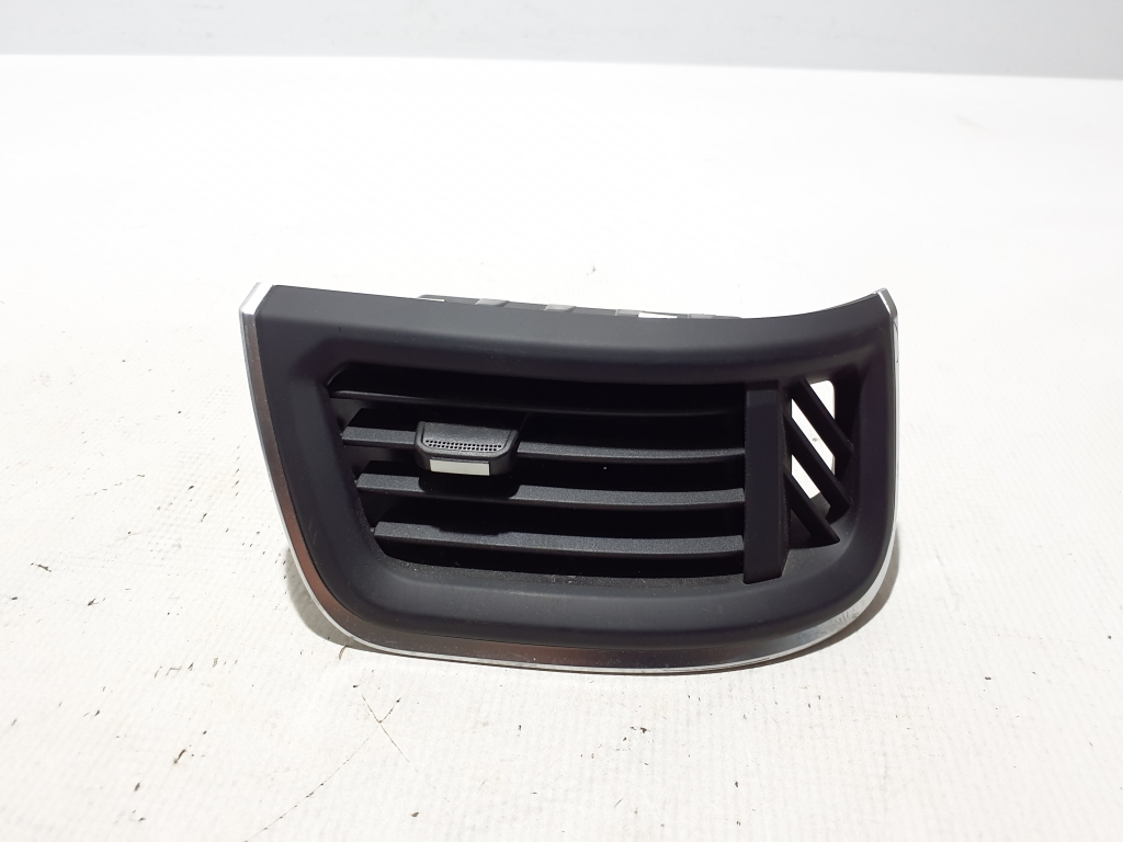 Used RENAULT Trafic Interior panel ventilation grilles 687603893R