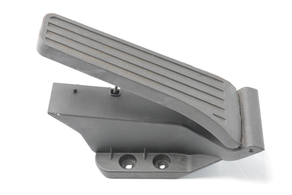 Used Mercedes Benz C-Class Accelerator pedal A2043000004