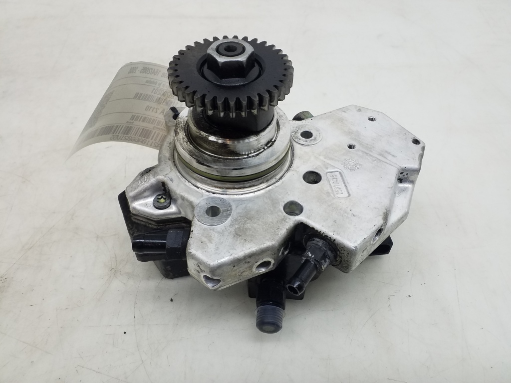 Used Mercedes Benz ML-Class Fuel pump and its parts A6420700201