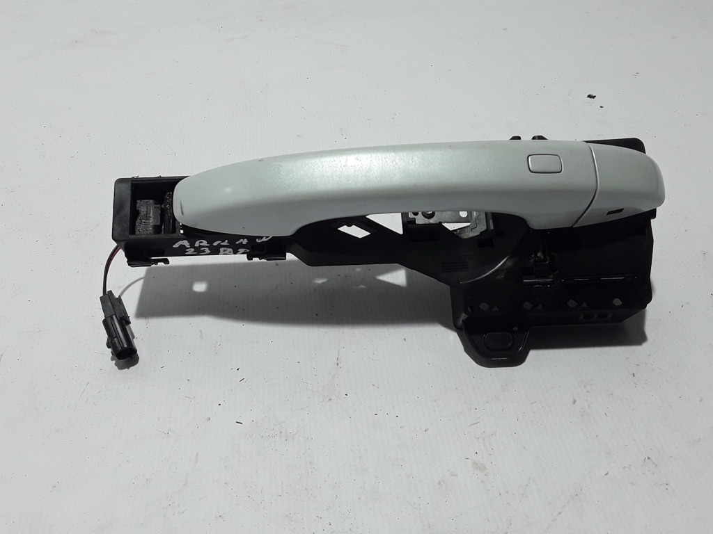 Used RENAULT Arkana Front door external opening handle and its details