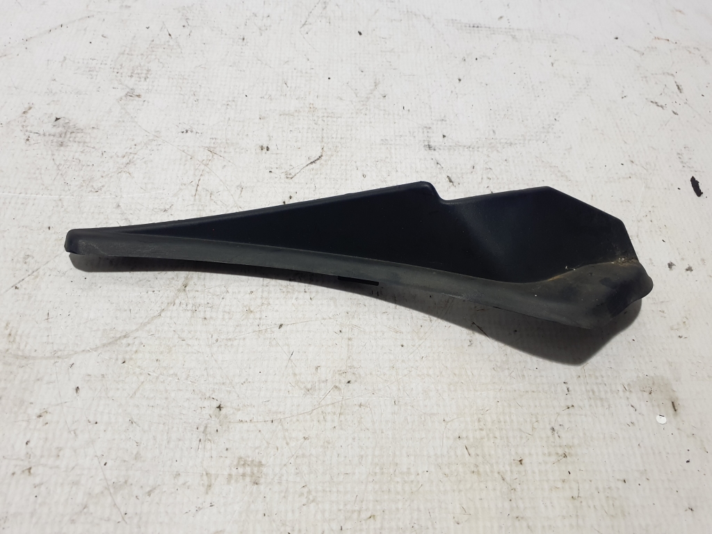 Used RENAULT Arkana Windshield wiper mechanism trim to the glass 668220761R
