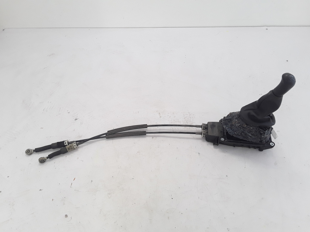 Used Dacia Duster Gear shift mechanism and its details 8200760429