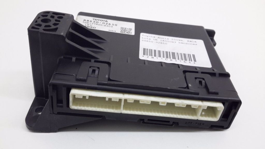 Used TOYOTA Auris Relay 8865002650